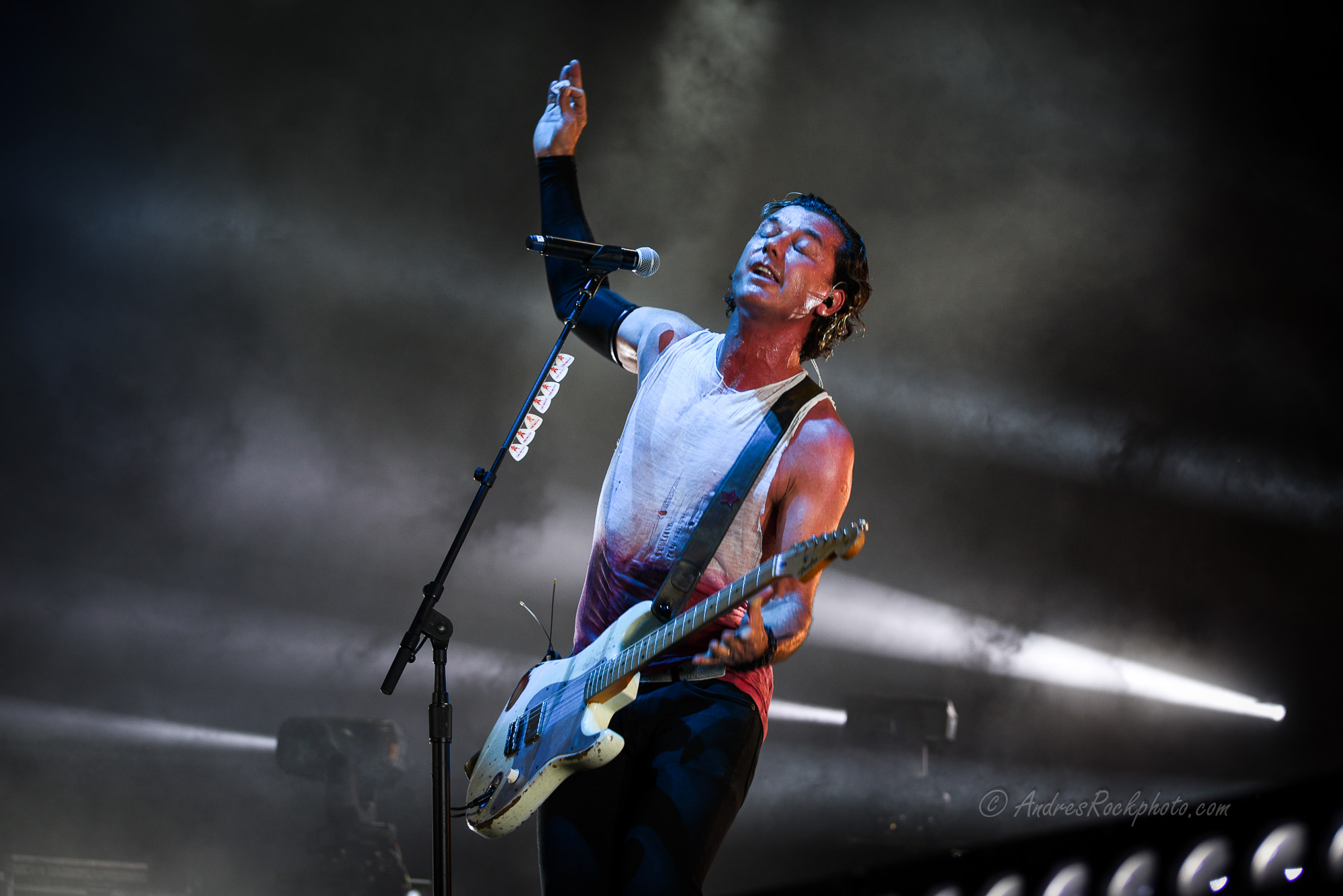 Take a look at these pictures from the STP/Bush/Cult show in Toronto ...