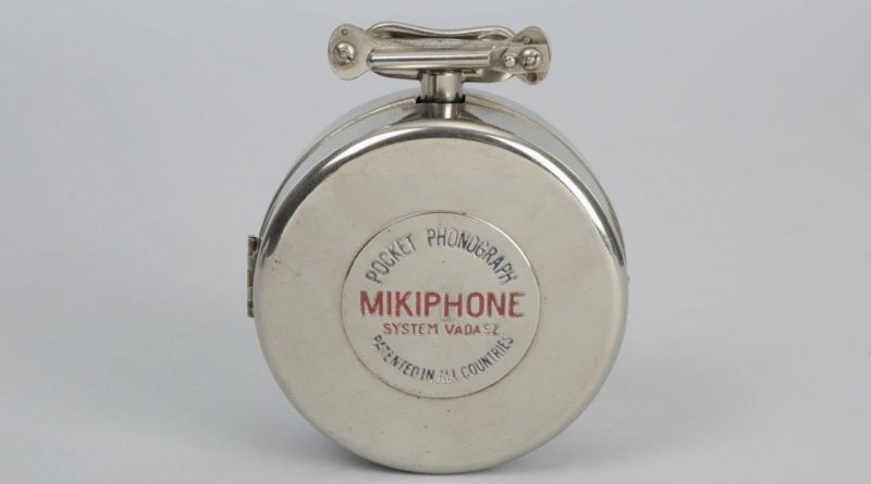 Is this the oldest ancestor of all portable music devices? Probably ...