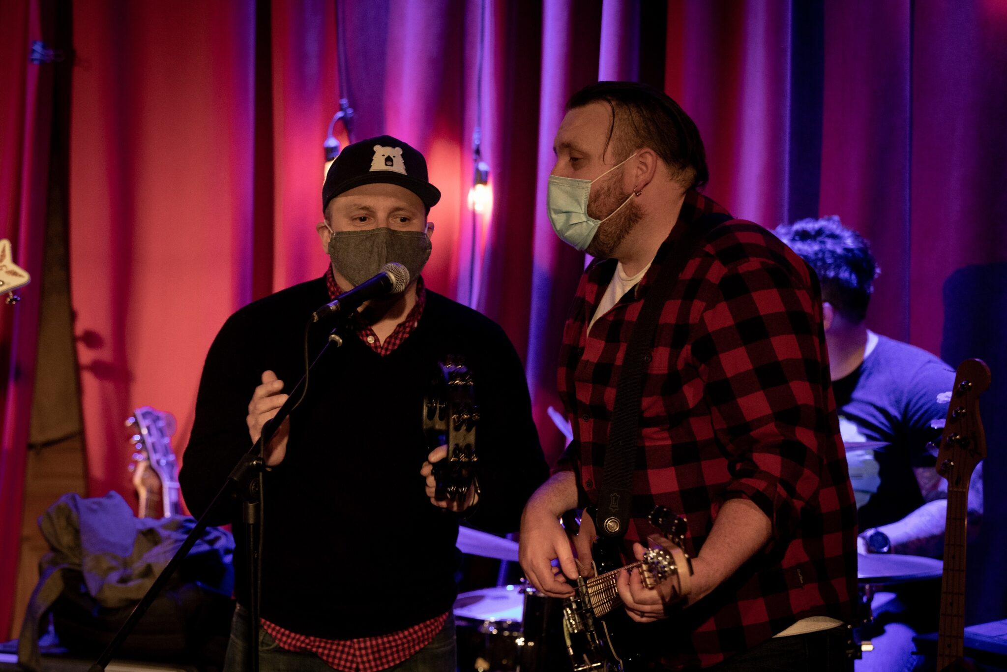 Behold photos from an actual live concert: Amos the Transparent | Alan ...