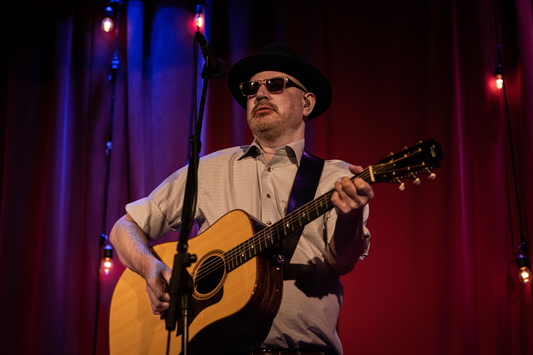 Photos and a review of an acoustic Matt Good show near Ottawa | Alan Cross
