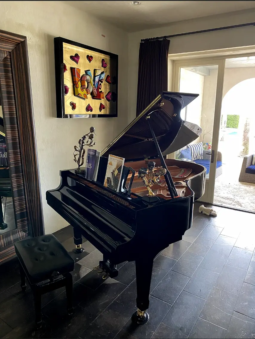 Phil Collins Ex Wife Is Auctioning Off A Bunch Of His Stuff In The