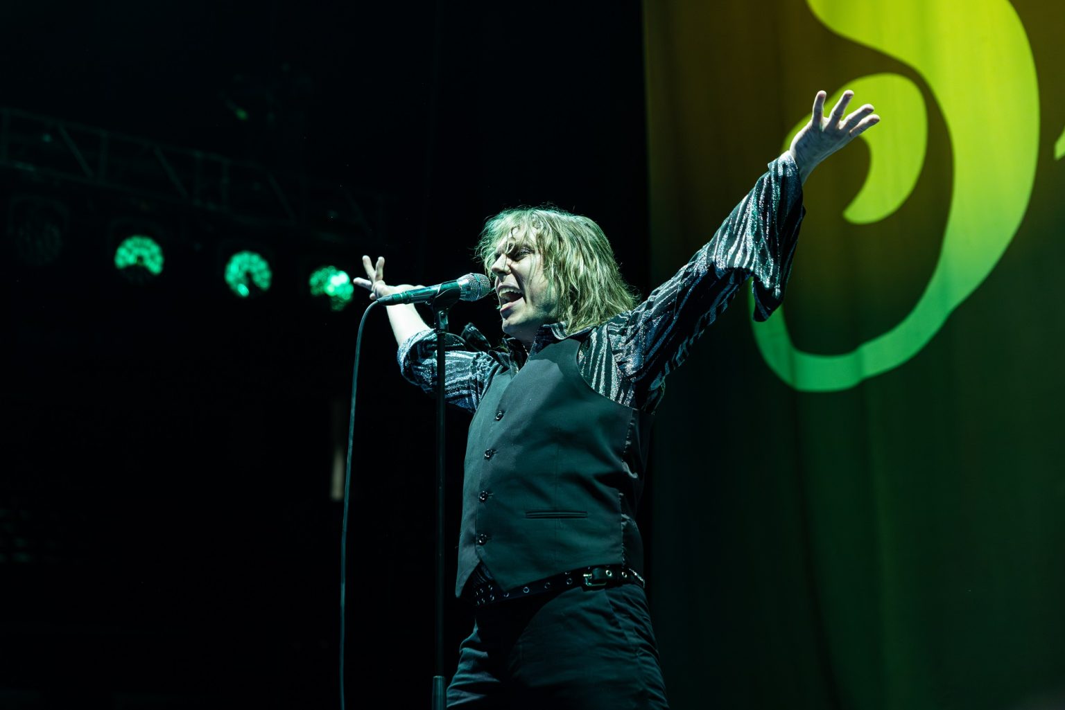 Review and photos: Queens of the Stone Age and The Struts | Alan Cross