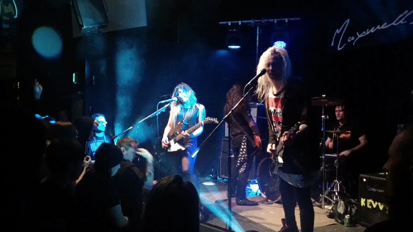 Die Mannequin/Secret Broadcast in Waterloo