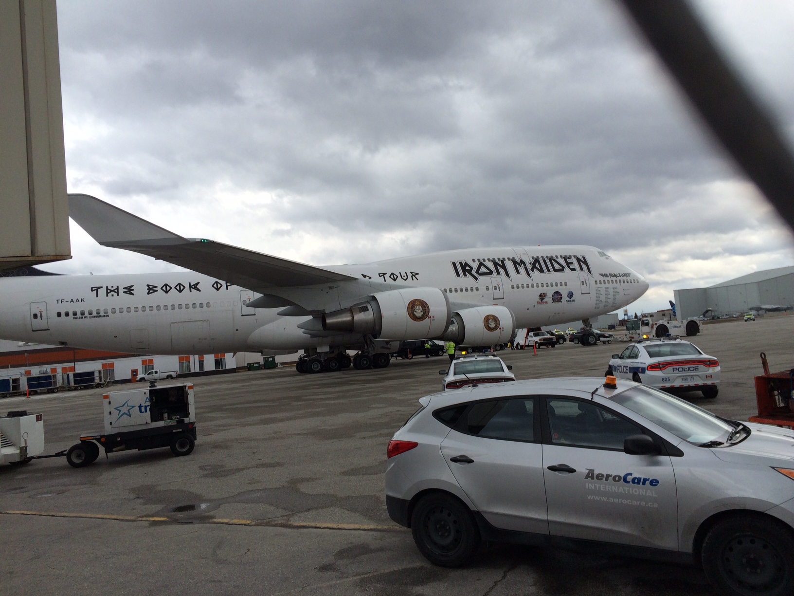 Watch Iron Maiden's Ed Force One Land at YYZ (And Pics, Too!) | Alan Cross