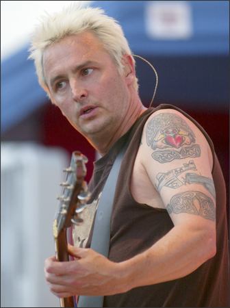 Pearl Jam + GNR + Screaming Trees = New Seattle Supergroup | Alan Cross